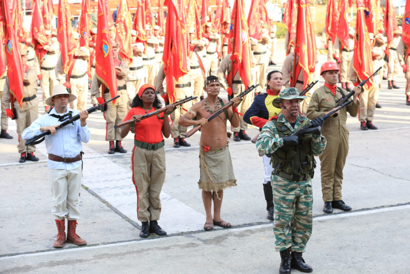Pueblo y milicia juntos en defensa de la Patria | Cuatro F